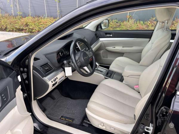 Black Subaru Outback 2011 in Vilnius, with an engine capacity of 2.46 L and mileage of 260 thousand km for 6350 €, photo 11 on AUTOMOTO.COM.LV