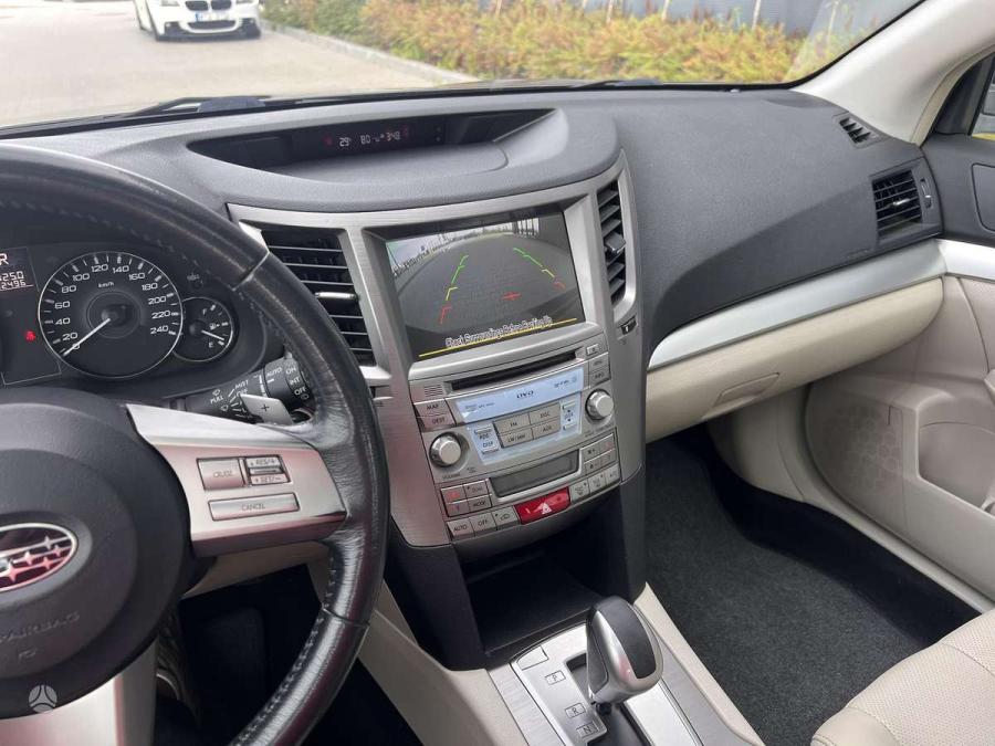 Black Subaru Outback 2011 in Vilnius, with an engine capacity of 2.46 L and mileage of 260 thousand km for 6350 €, photo 16 on AUTOMOTO.COM.LV
