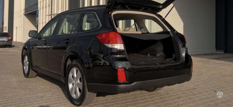 Black Subaru Outback 2011 in Vilnius, with an engine capacity of 2.46 L and mileage of 260 thousand km for 6350 €, photo 17 on AUTOMOTO.COM.LV