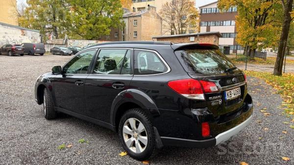 Subaru Outback 2011 Rīga vietnē Melns Subaru Outback 2011 Rīga, ar dzinēja tilpumu 2.50 L un nobraukumu 311 tūkst. km par 2500 €, foto 4 vietnē AUTOMOTO.COM.LV