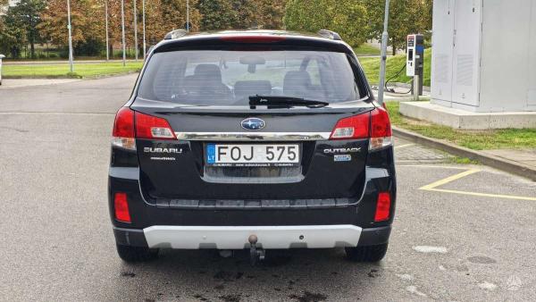 Subaru Outback 2011 in Vilnius on AUTOMOTO.COM.LV Black Subaru Outback 2011 in Vilnius, with an engine capacity of 2.00 L and mileage of 420 thousand km for 2300 €, photo 7 on AUTOMOTO.COM.LV