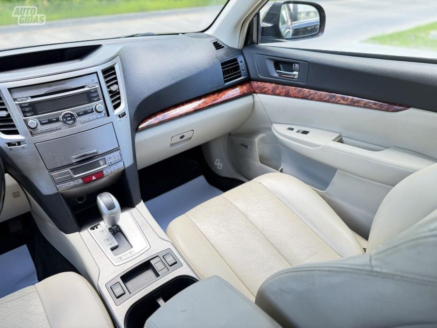 Black Subaru Outback 2012 in Vilnius, with an engine capacity of 2.50 L and mileage of 305 thousand km for 4200 €, photo 16 on AUTOMOTO.COM.LV
