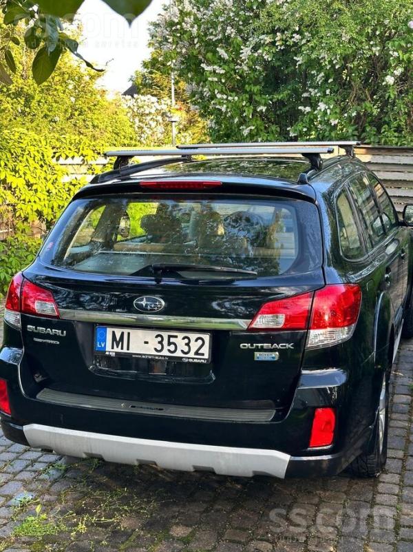 Black Subaru Outback 2012 in Ogre, with an engine capacity of 2.00 L and mileage of 346 thousand km for 3200 €, photo 6 on AUTOMOTO.COM.LV