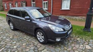 Melns Subaru Outback 2012 Rīga, ar dzinēja tilpumu 2.50 L un nobraukumu 323 tūkst. km par 5200 €, foto  vietnē AUTOMOTO.COM.LV