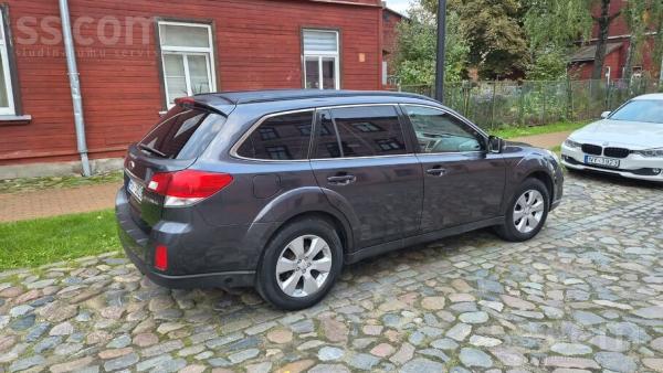 Melns Subaru Outback 2012 Rīga, ar dzinēja tilpumu 2.50 L un nobraukumu 323 tūkst. km par 5200 €, foto 3 vietnē AUTOMOTO.COM.LV