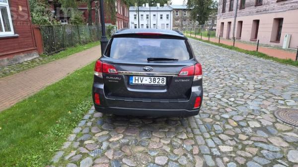 Melns Subaru Outback 2012 Rīga, ar dzinēja tilpumu 2.50 L un nobraukumu 323 tūkst. km par 5200 €, foto 4 vietnē AUTOMOTO.COM.LV