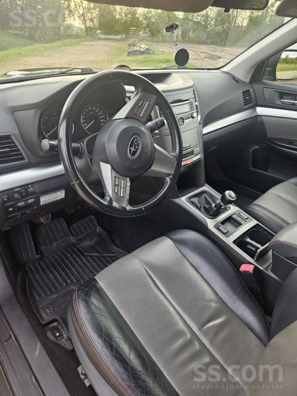 Melns Subaru Outback 2012 Rīga, ar dzinēja tilpumu 2.00 L un nobraukumu 256 tūkst. km par 3800 €, foto 1 vietnē AUTOMOTO.COM.LV