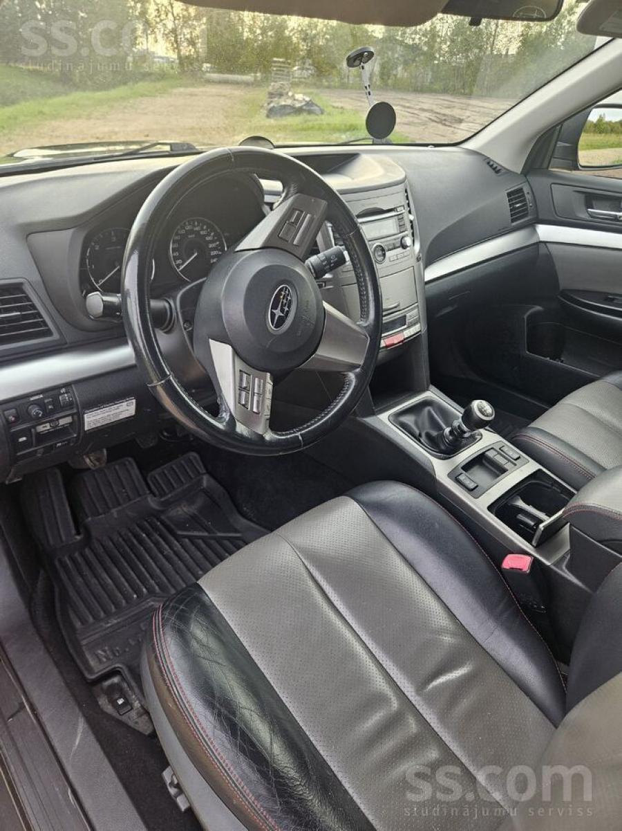 Black Subaru Outback 2012 in Riga, with an engine capacity of 2.00 L and mileage of 256 thousand km for 3800 €, photo 1 on AUTOMOTO.COM.LV