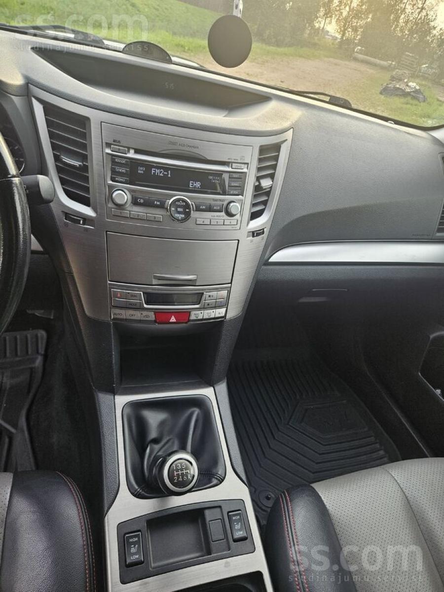 Black Subaru Outback 2012 in Riga, with an engine capacity of 2.00 L and mileage of 256 thousand km for 3800 €, photo 3 on AUTOMOTO.COM.LV