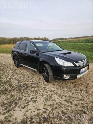 Black Subaru Outback 2012 in Riga, with an engine capacity of 2.00 L and mileage of 256 thousand km for 3800 €, photo 4 on AUTOMOTO.COM.LV