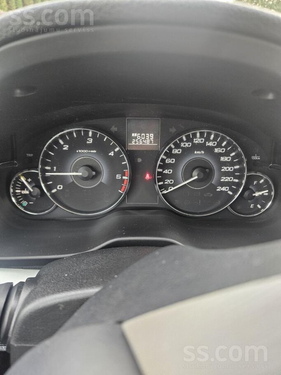 Black Subaru Outback 2012 in Riga, with an engine capacity of 2.00 L and mileage of 256 thousand km for 3800 €, photo 5 on AUTOMOTO.COM.LV