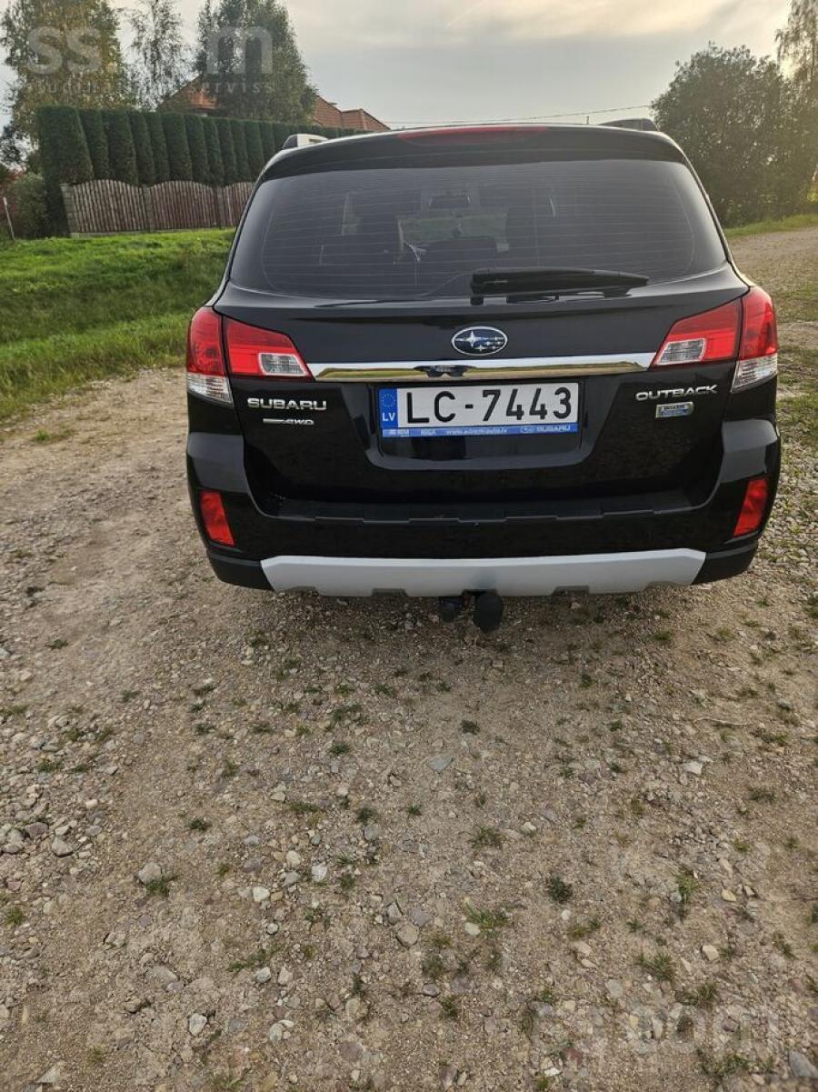 Black Subaru Outback 2012 in Riga, with an engine capacity of 2.00 L and mileage of 256 thousand km for 3800 €, photo 6 on AUTOMOTO.COM.LV