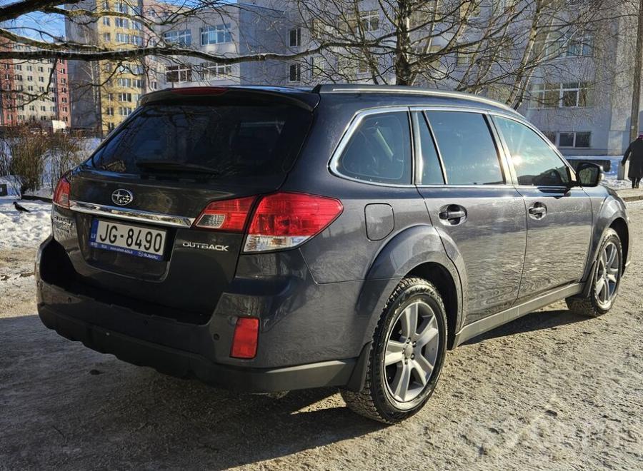 Black Subaru Outback 2013 in Riga, with an engine capacity of 2.50 L and mileage of 255 thousand km for 7250 €, photo 1 on AUTOMOTO.COM.LV