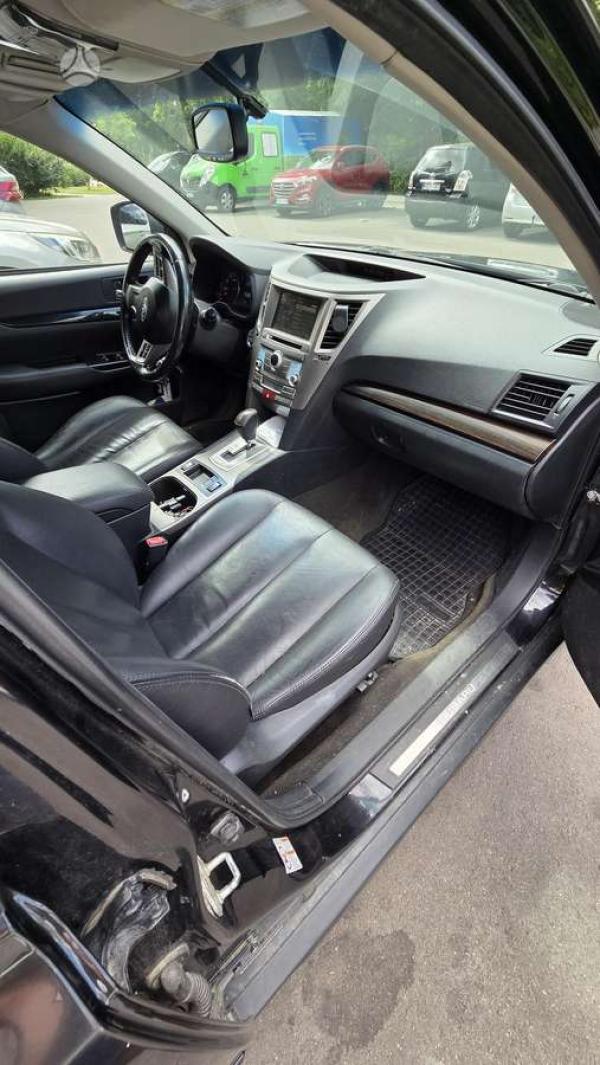 Black Subaru Outback 2013 in Vilnius, with an engine capacity of 2.50 L and mileage of 216 thousand km for 6500 €, photo 6 on AUTOMOTO.COM.LV