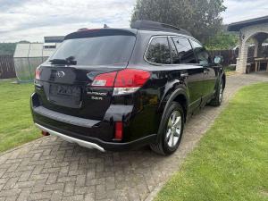 Black Subaru Outback 2013 in Kaunas, with an engine capacity of 3.60 L and mileage of 215 thousand km for 8900 €, photo 5 on AUTOMOTO.COM.LV