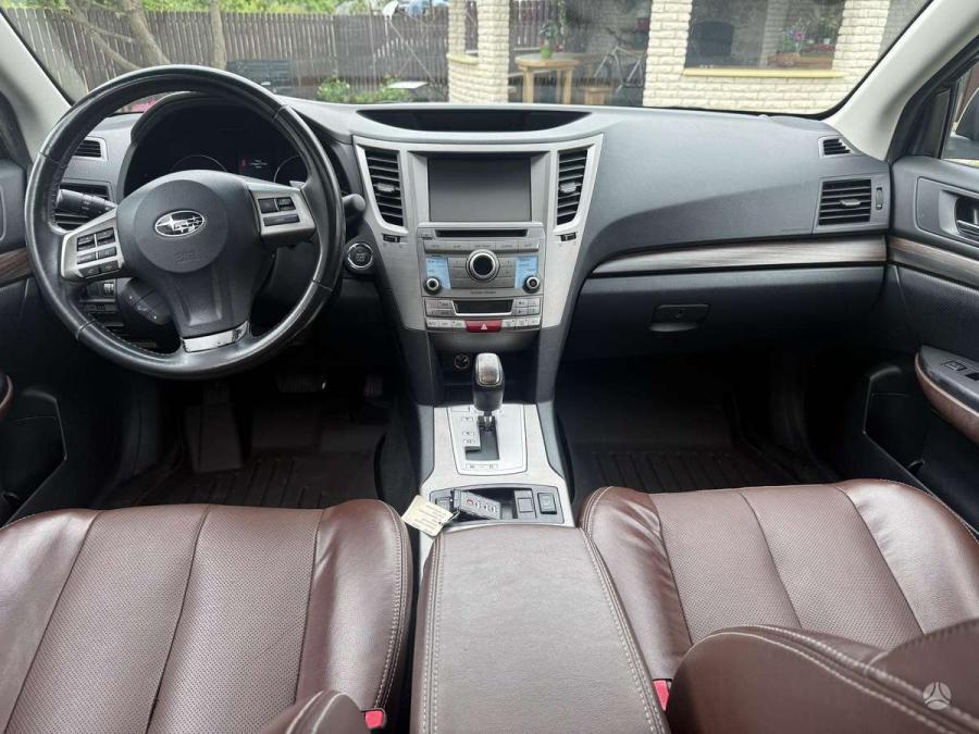 Black Subaru Outback 2013 in Kaunas, with an engine capacity of 3.60 L and mileage of 215 thousand km for 8900 €, photo 9 on AUTOMOTO.COM.LV