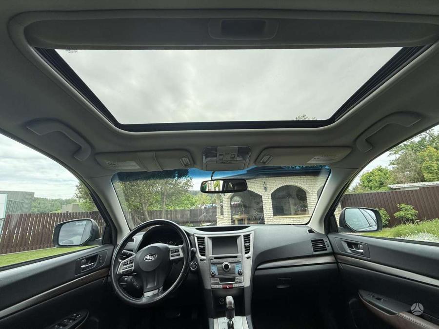 Black Subaru Outback 2013 in Kaunas, with an engine capacity of 3.60 L and mileage of 215 thousand km for 8900 €, photo 10 on AUTOMOTO.COM.LV