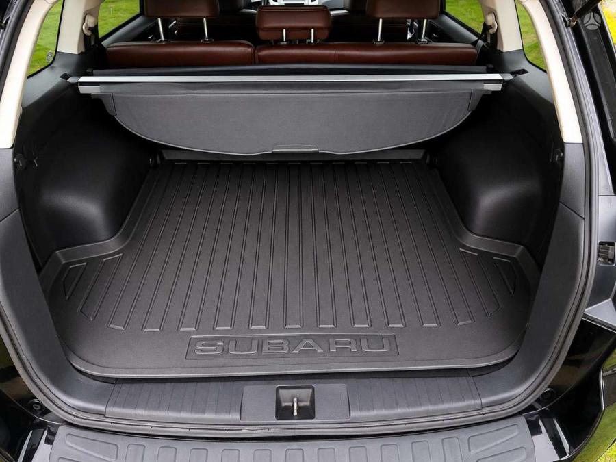 Black Subaru Outback 2013 in Kaunas, with an engine capacity of 3.60 L and mileage of 215 thousand km for 8900 €, photo 12 on AUTOMOTO.COM.LV