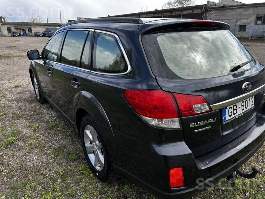 Black Subaru Outback 2014 in Daugavpils, with an engine capacity of 2.00 L and mileage of 329 thousand km for 3950 €, photo 10 on AUTOMOTO.COM.LV