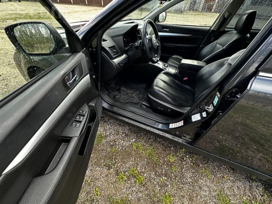 Black Subaru Outback 2014 in Daugavpils, with an engine capacity of 2.00 L and mileage of 329 thousand km for 3950 €, photo 15 on AUTOMOTO.COM.LV