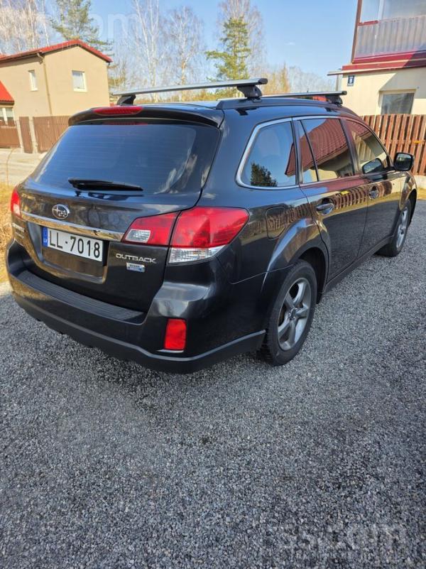 Black Subaru Outback 2014 in Riga, with an engine capacity of 2.00 L and mileage of 165 thousand km for 6700 €, photo 3 on AUTOMOTO.COM.LV