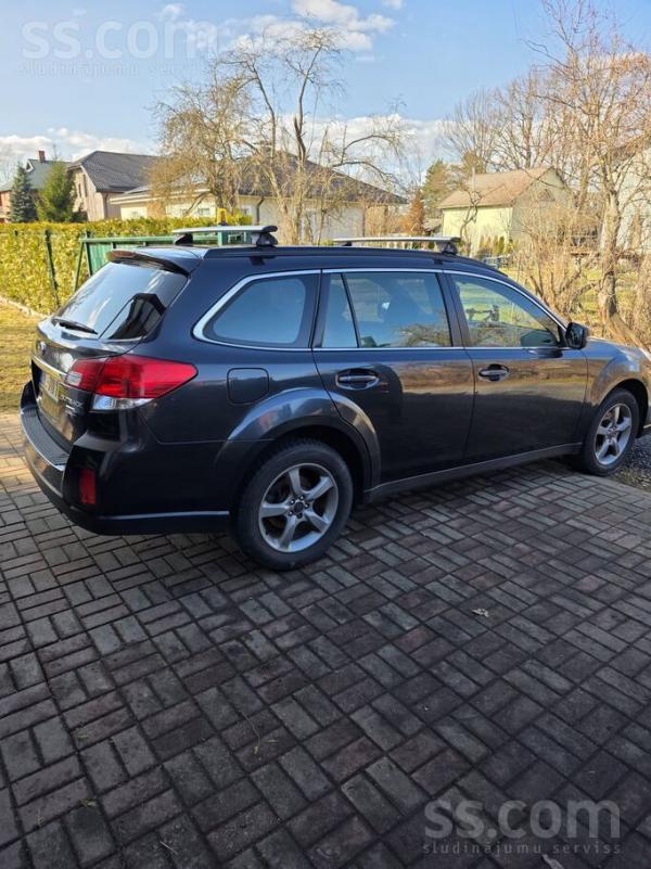 Black Subaru Outback 2014 in Riga, with an engine capacity of 2.00 L and mileage of 165 thousand km for 6700 €, photo 5 on AUTOMOTO.COM.LV