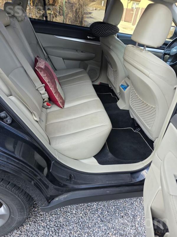 Black Subaru Outback 2014 in Riga, with an engine capacity of 2.00 L and mileage of 165 thousand km for 6700 €, photo 8 on AUTOMOTO.COM.LV