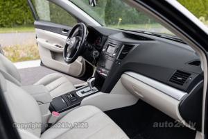 Black Subaru Outback 2014 in Tallinn, with an engine capacity of 2.50 L and mileage of 329 thousand km for 5490 €, photo 8 on AUTOMOTO.COM.LV