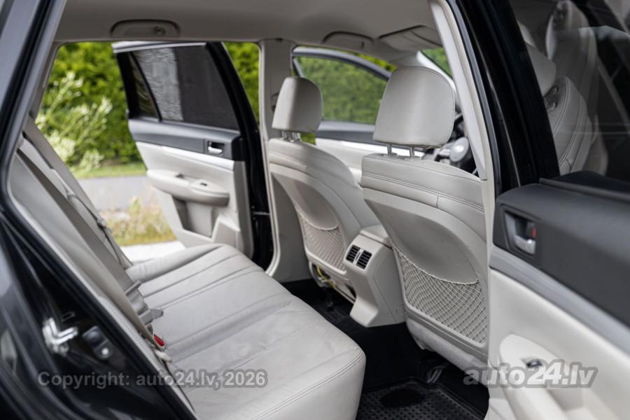 Black Subaru Outback 2014 in Tallinn, with an engine capacity of 2.50 L and mileage of 329 thousand km for 5490 €, photo 9 on AUTOMOTO.COM.LV