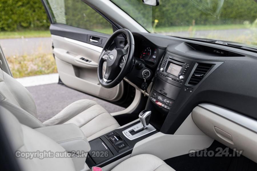 Black Subaru Outback 2014 in Tallinn, with an engine capacity of 2.50 L and mileage of 329 thousand km for 5490 €, photo 10 on AUTOMOTO.COM.LV