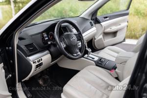 Black Subaru Outback 2014 in Tallinn, with an engine capacity of 2.50 L and mileage of 329 thousand km for 5490 €, photo 12 on AUTOMOTO.COM.LV