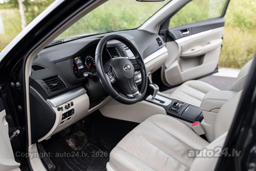 Black Subaru Outback 2014 in Tallinn, with an engine capacity of 2.50 L and mileage of 329 thousand km for 5490 €, photo 12 on AUTOMOTO.COM.LV