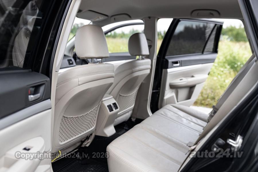 Black Subaru Outback 2014 in Tallinn, with an engine capacity of 2.50 L and mileage of 329 thousand km for 5490 €, photo 13 on AUTOMOTO.COM.LV