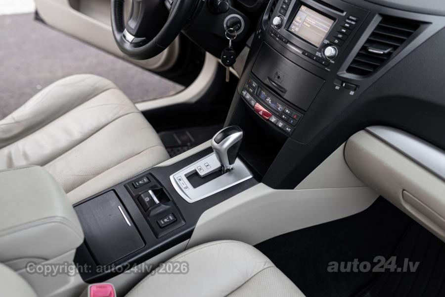 Black Subaru Outback 2014 in Tallinn, with an engine capacity of 2.50 L and mileage of 329 thousand km for 5490 €, photo 15 on AUTOMOTO.COM.LV