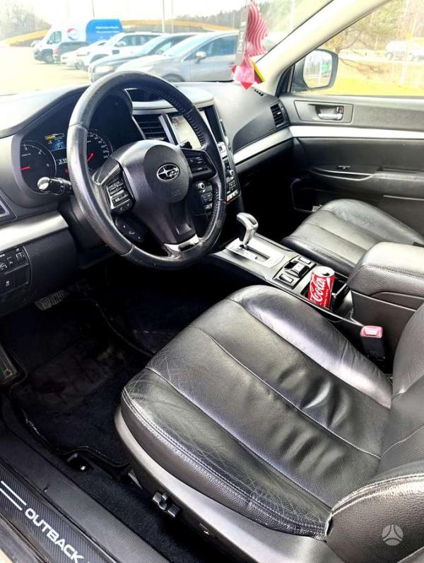 Black Subaru Outback 2014 in Vilnius, with an engine capacity of 2.00 L and mileage of 250 thousand km for 3900 €, photo 4 on AUTOMOTO.COM.LV