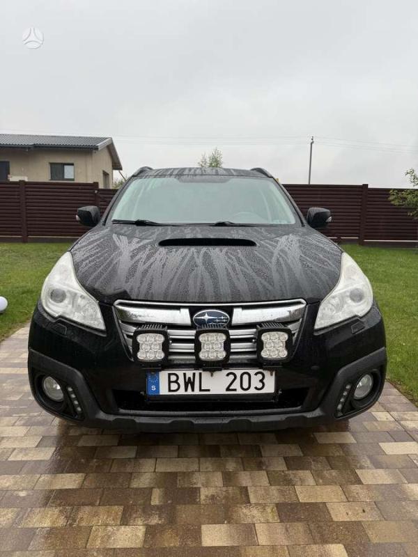 Subaru Outback 2014 in Vilnius on AUTOMOTO.COM.LV Black Subaru Outback 2014 in Vilnius, with an engine capacity of 2.00 L and mileage of 293 thousand km for 5500 €, photo 1 on AUTOMOTO.COM.LV