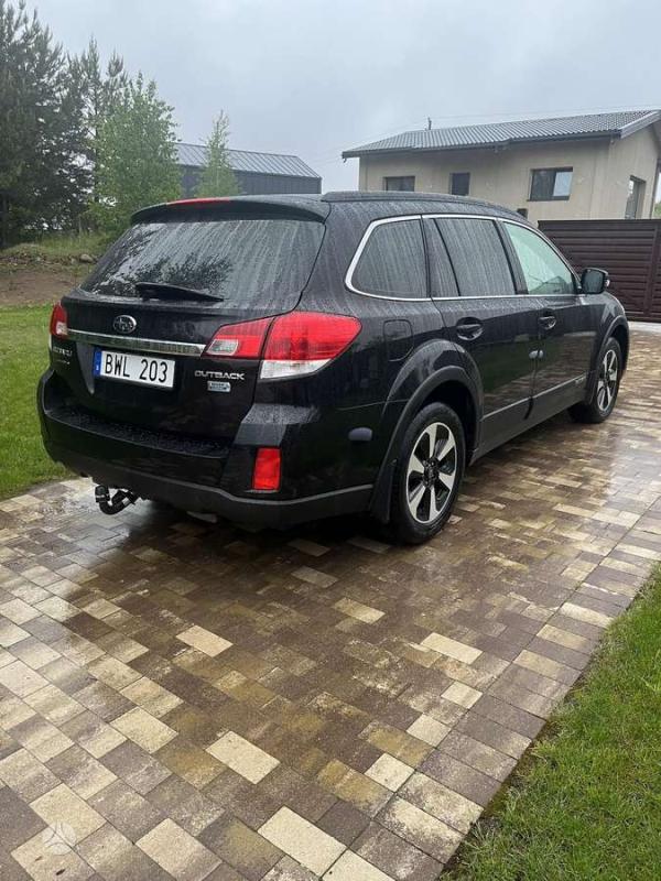 Subaru Outback 2014 in Vilnius on AUTOMOTO.COM.LV Black Subaru Outback 2014 in Vilnius, with an engine capacity of 2.00 L and mileage of 293 thousand km for 5500 €, photo 5 on AUTOMOTO.COM.LV