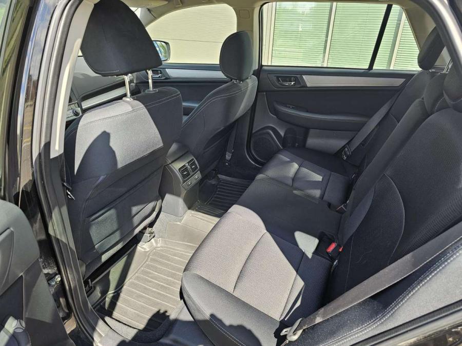 Black Subaru Outback 2016 in Vilnius, with an engine capacity of 2.00 L and mileage of 170 thousand km for 13300 €, photo 5 on AUTOMOTO.COM.LV