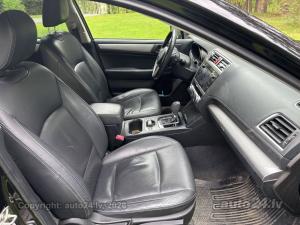 Black Subaru Outback 2017 in Tallinn, with an engine capacity of 2.50 L and mileage of 217 thousand km for 12900 €, photo 4 on AUTOMOTO.COM.LV