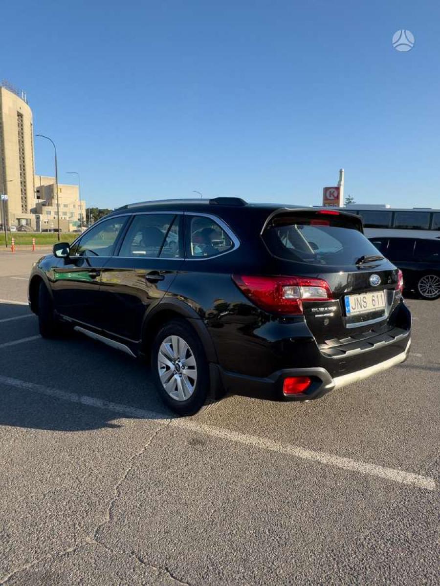 Black Subaru Outback 2017 in Vilnius, with an engine capacity of 2.50 L and mileage of 102 thousand km for 16000 €, photo 4 on AUTOMOTO.COM.LV