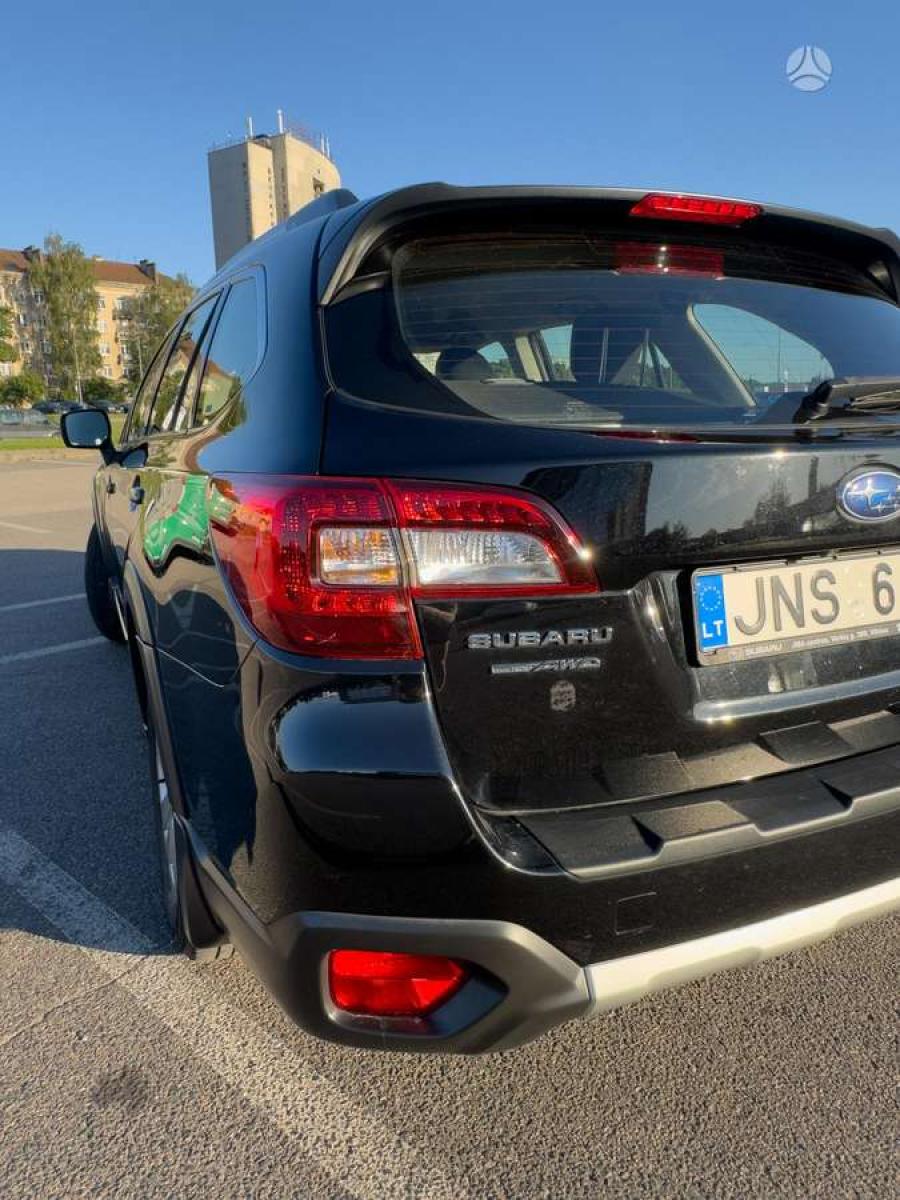 Black Subaru Outback 2017 in Vilnius, with an engine capacity of 2.50 L and mileage of 102 thousand km for 16000 €, photo 5 on AUTOMOTO.COM.LV