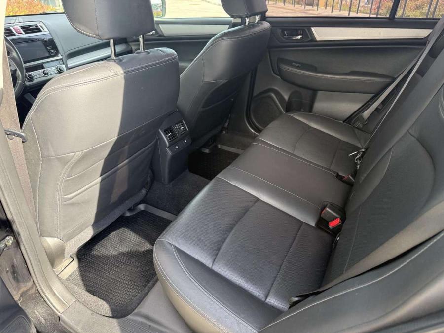 Black Subaru Outback 2017 in Vilnius, with an engine capacity of 2.50 L and mileage of 239 thousand km for 11900 €, photo 15 on AUTOMOTO.COM.LV