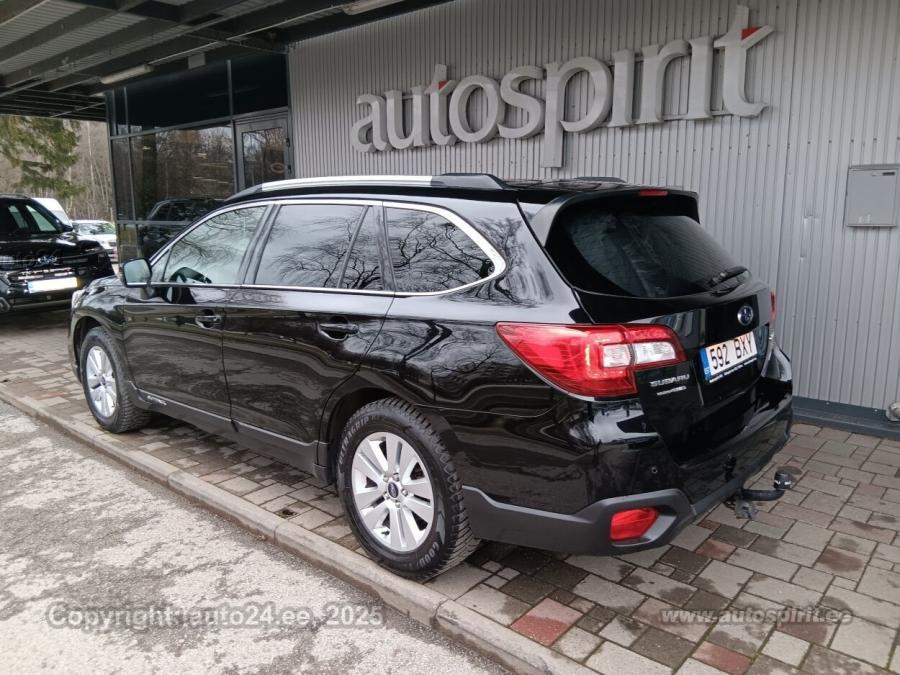 Black Subaru Outback 2018 in Tallinn, with an engine capacity of 2.00 L and mileage of 142 thousand km for 13990 €, photo 3 on AUTOMOTO.COM.LV