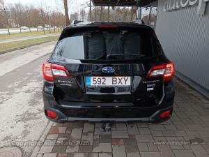 Black Subaru Outback 2018 in Tallinn, with an engine capacity of 2.00 L and mileage of 142 thousand km for 13990 €, photo 4 on AUTOMOTO.COM.LV