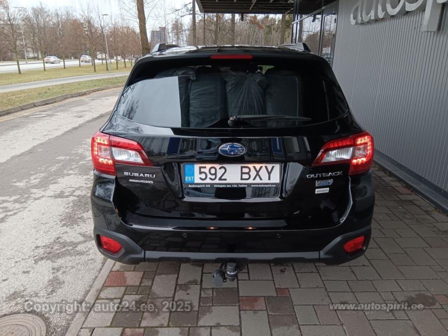 Black Subaru Outback 2018 in Tallinn, with an engine capacity of 2.00 L and mileage of 142 thousand km for 13990 €, photo 4 on AUTOMOTO.COM.LV