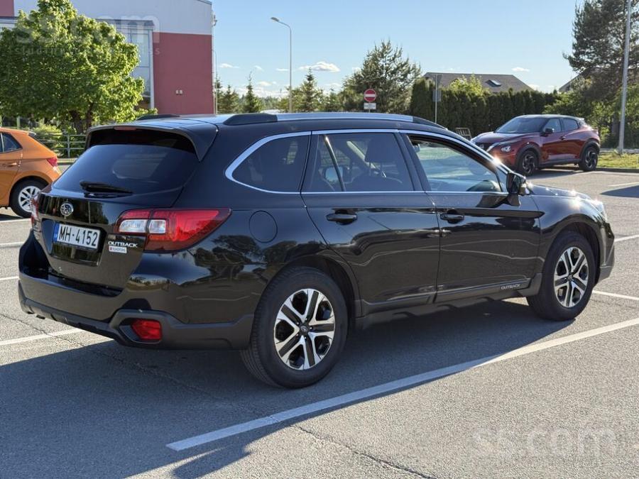 Black Subaru Outback 2019 in Riga, with an engine capacity of 2.50 L and mileage of 119 thousand km for 18900 €, photo 6 on AUTOMOTO.COM.LV