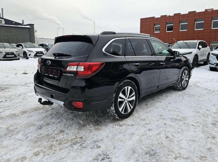 Black Subaru Outback 2020 in Vilnius, with an engine capacity of 2.50 L and mileage of 110 thousand km for 23290 €, photo 3 on AUTOMOTO.COM.LV