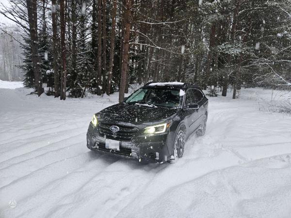 Black Subaru Outback 2021 in Utena, with an engine capacity of 2.39 L and mileage of 102 thousand km for 21000 €, photo 1 on AUTOMOTO.COM.LV