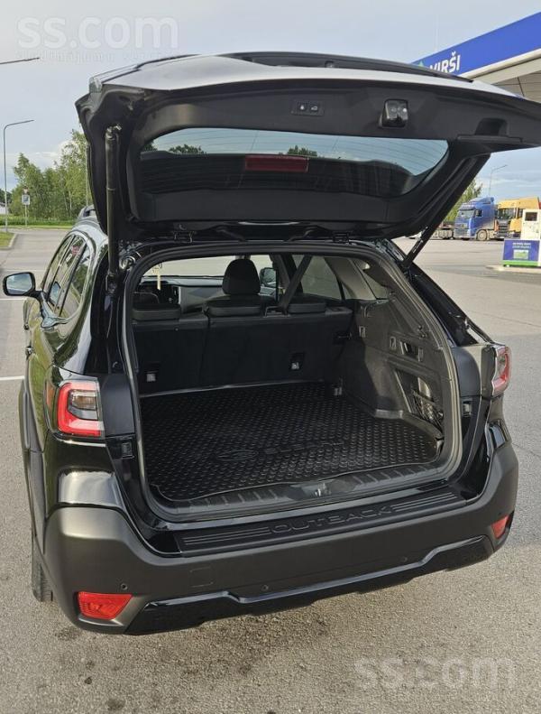Black Subaru Outback 2022 in Riga, with an engine capacity of 2.50 L and mileage of 132 thousand km for 26500 €, photo 3 on AUTOMOTO.COM.LV