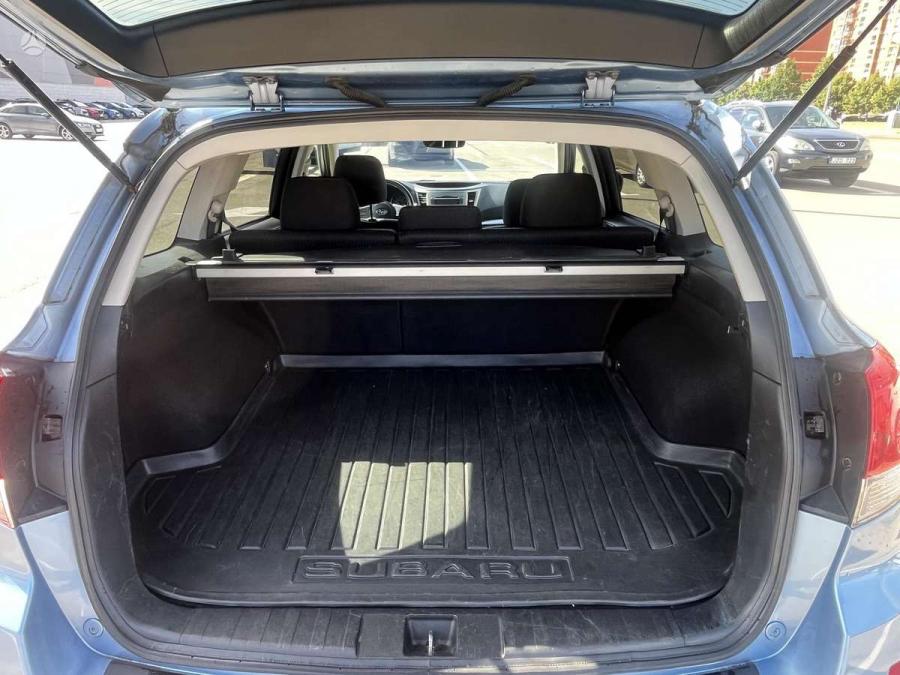 Blue Subaru Outback 2010 in Klaipeda, with an engine capacity of 2.46 L and mileage of 279 thousand km for 2550 €, photo 6 on AUTOMOTO.COM.LV